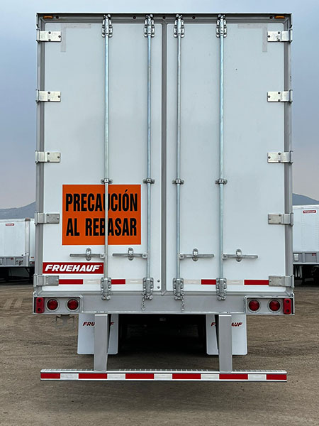 Fruehauf-actualiza-su-tradicional-caja-seca-version-Poste-y-Panel